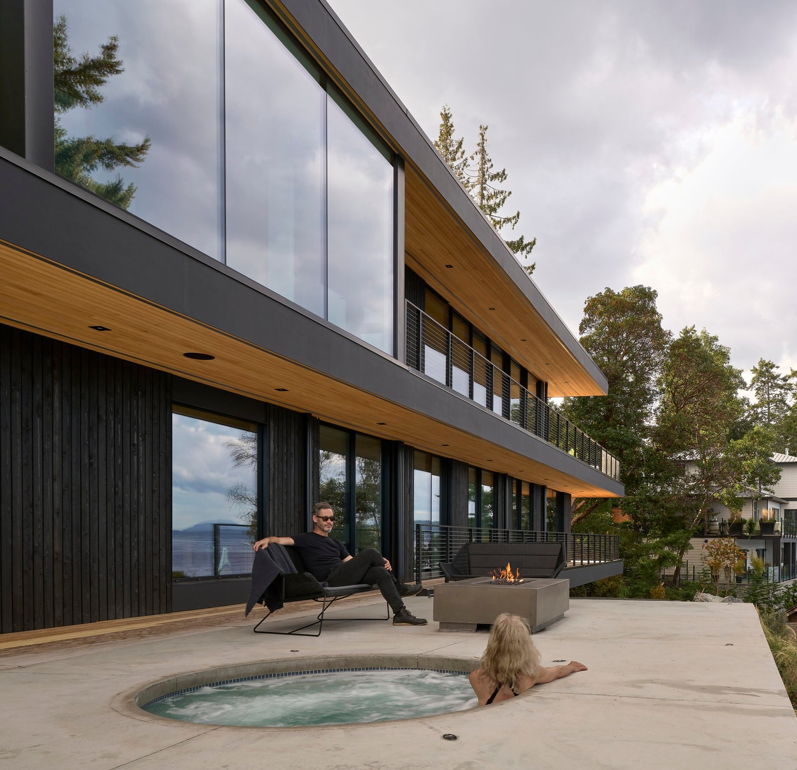 Layer House quietly observes the shifting light and rhythms of the ...